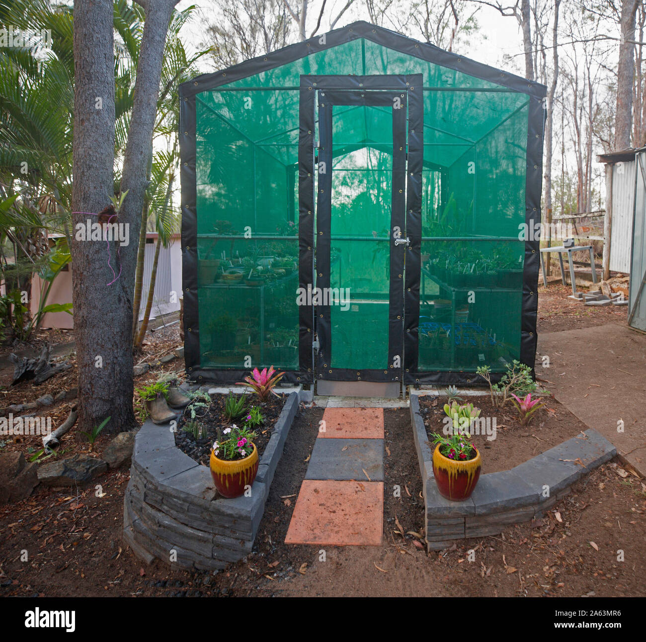 Brickwork garden hi-res stock photography and images - Alamy