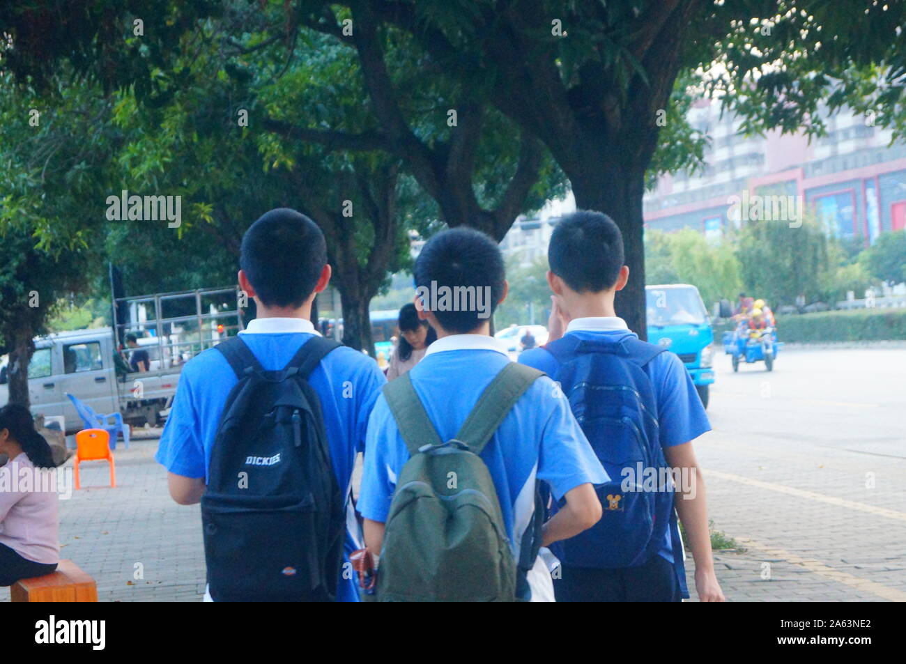 Chinese middle school students walk home after school in the afternoon ...