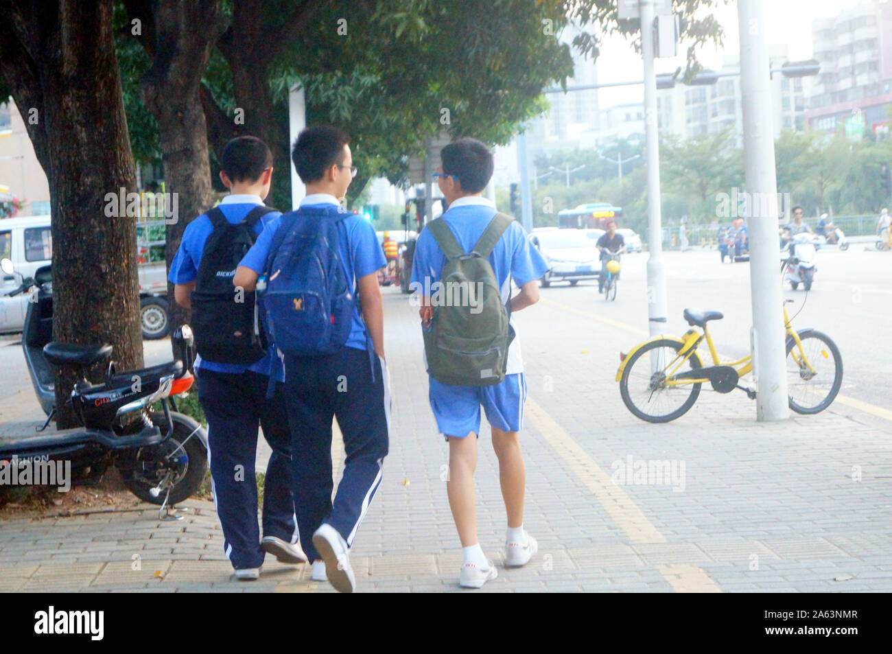 Chinese middle school students walk home after school in the afternoon ...