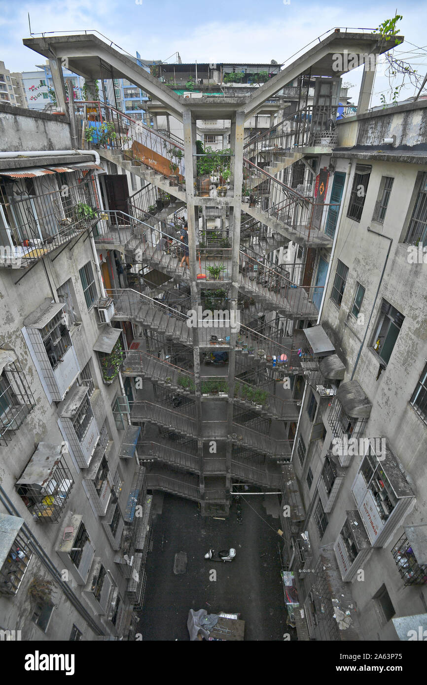 Two buildings connected hi-res stock photography and images - Alamy