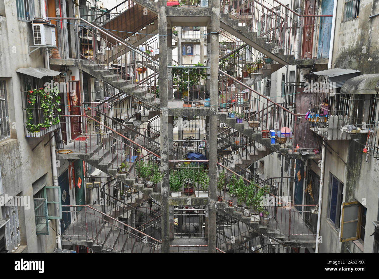 Two buildings connected hi-res stock photography and images - Alamy