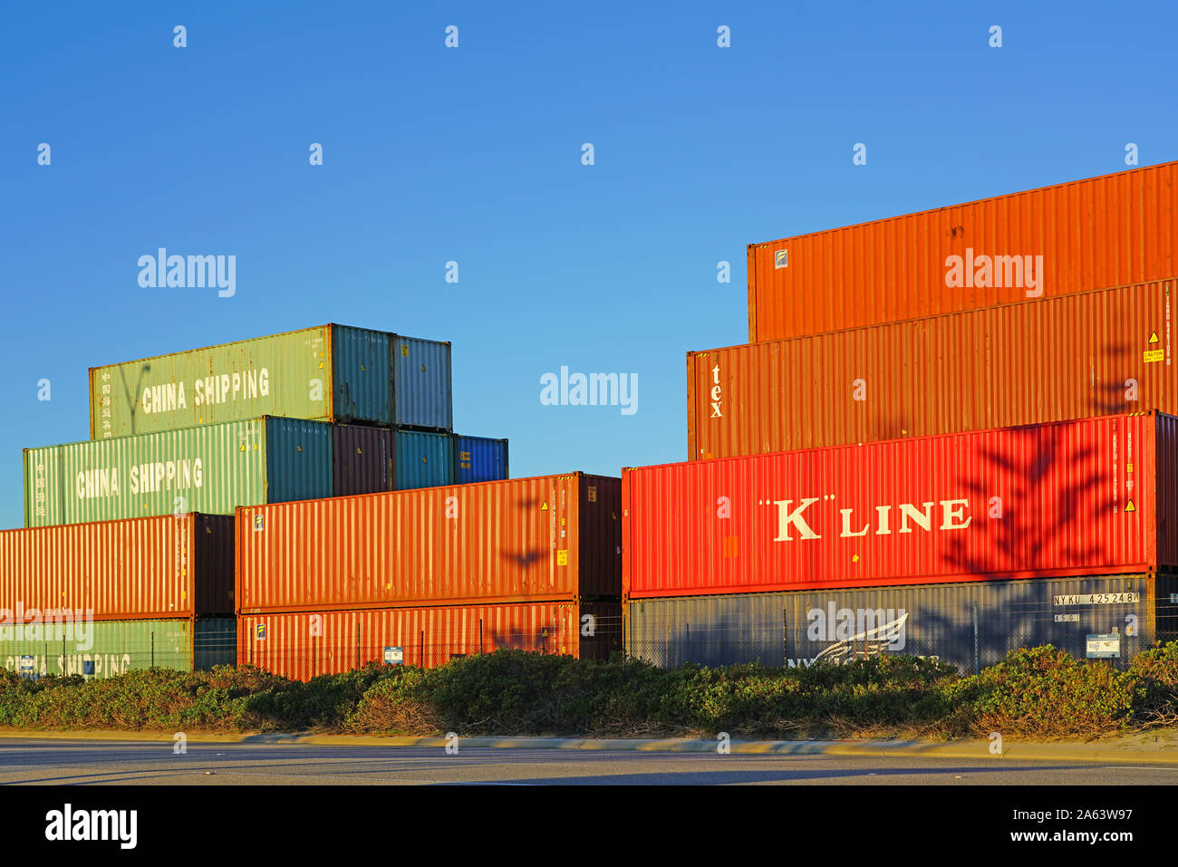 China shipping container lines hi-res stock photography and images - Alamy