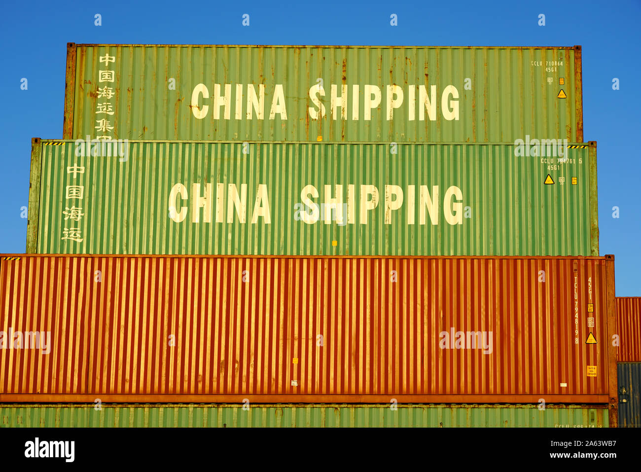 China shipping container lines hi-res stock photography and images - Alamy
