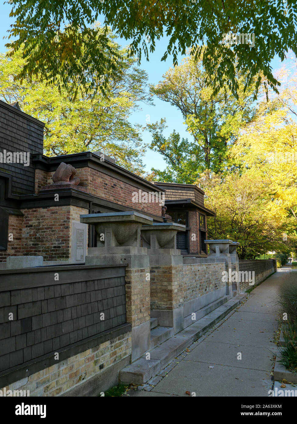 Frank lloyd wright home oak park hi-res stock photography and images ...