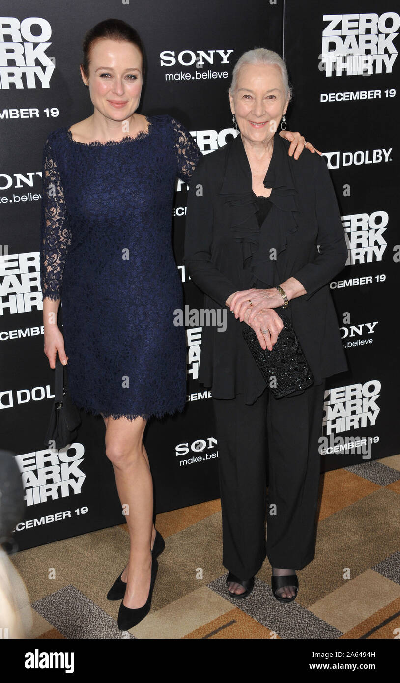 Jennifer ehle and mother rosemary harris hi-res stock photography and ...
