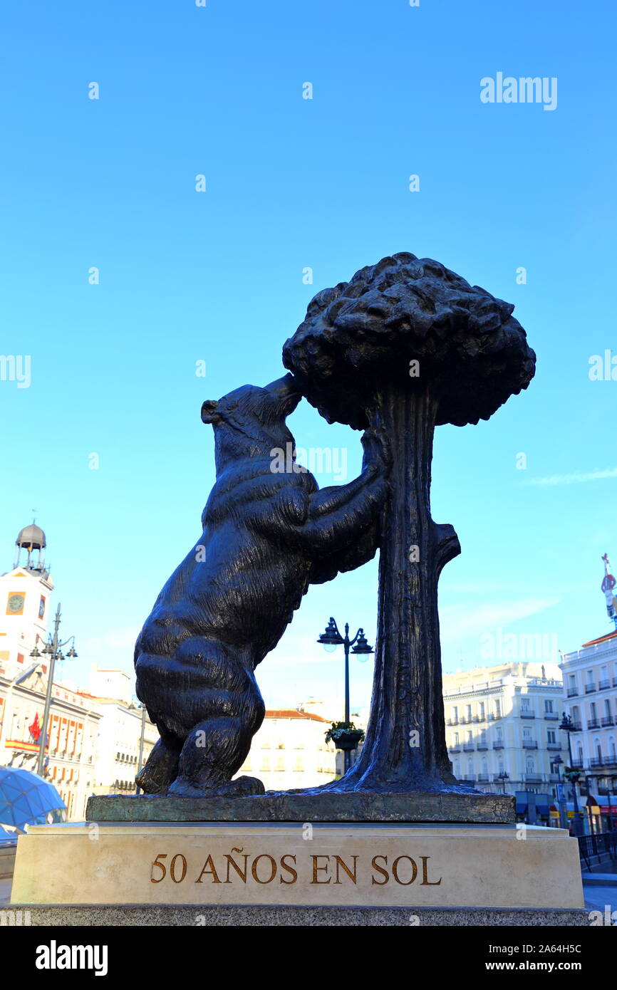 Statue of bear and madrone tree, famous symbol of city of Madrid at ...