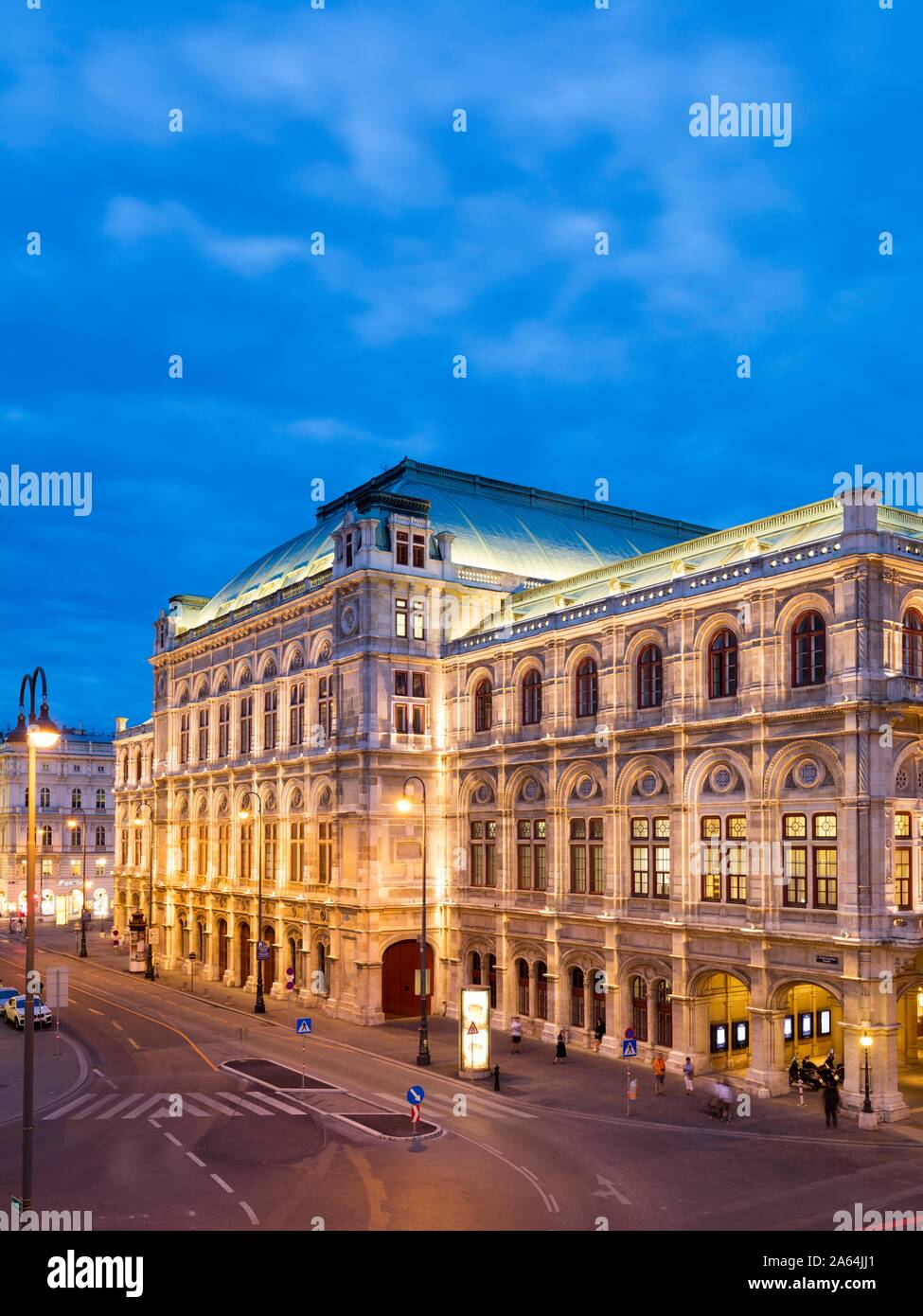 Opera night hi-res stock photography and images - Alamy
