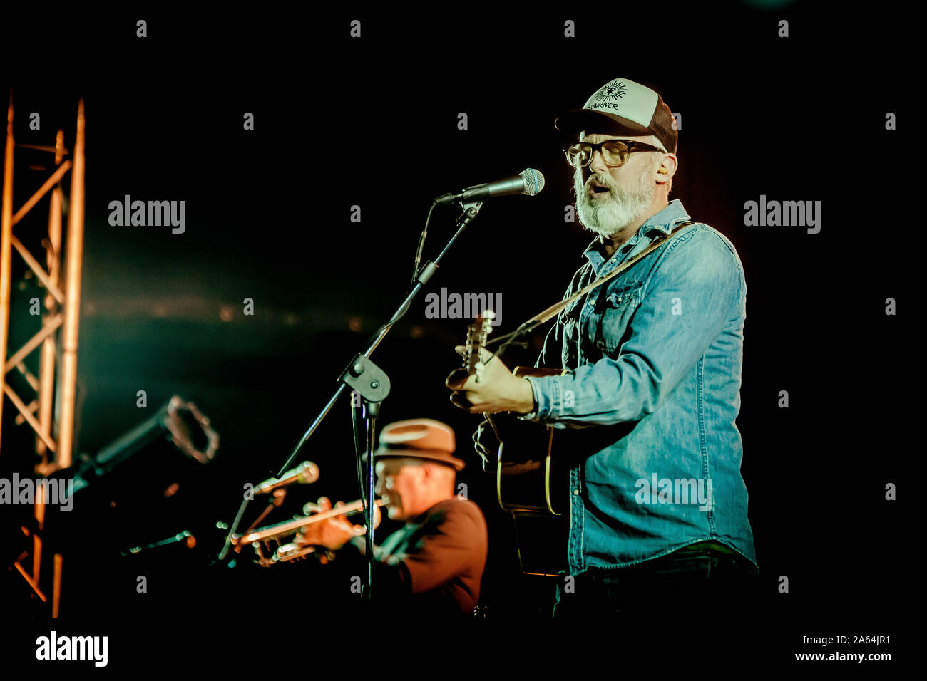 Rock band cake singer john hi-res stock photography and images - Alamy
