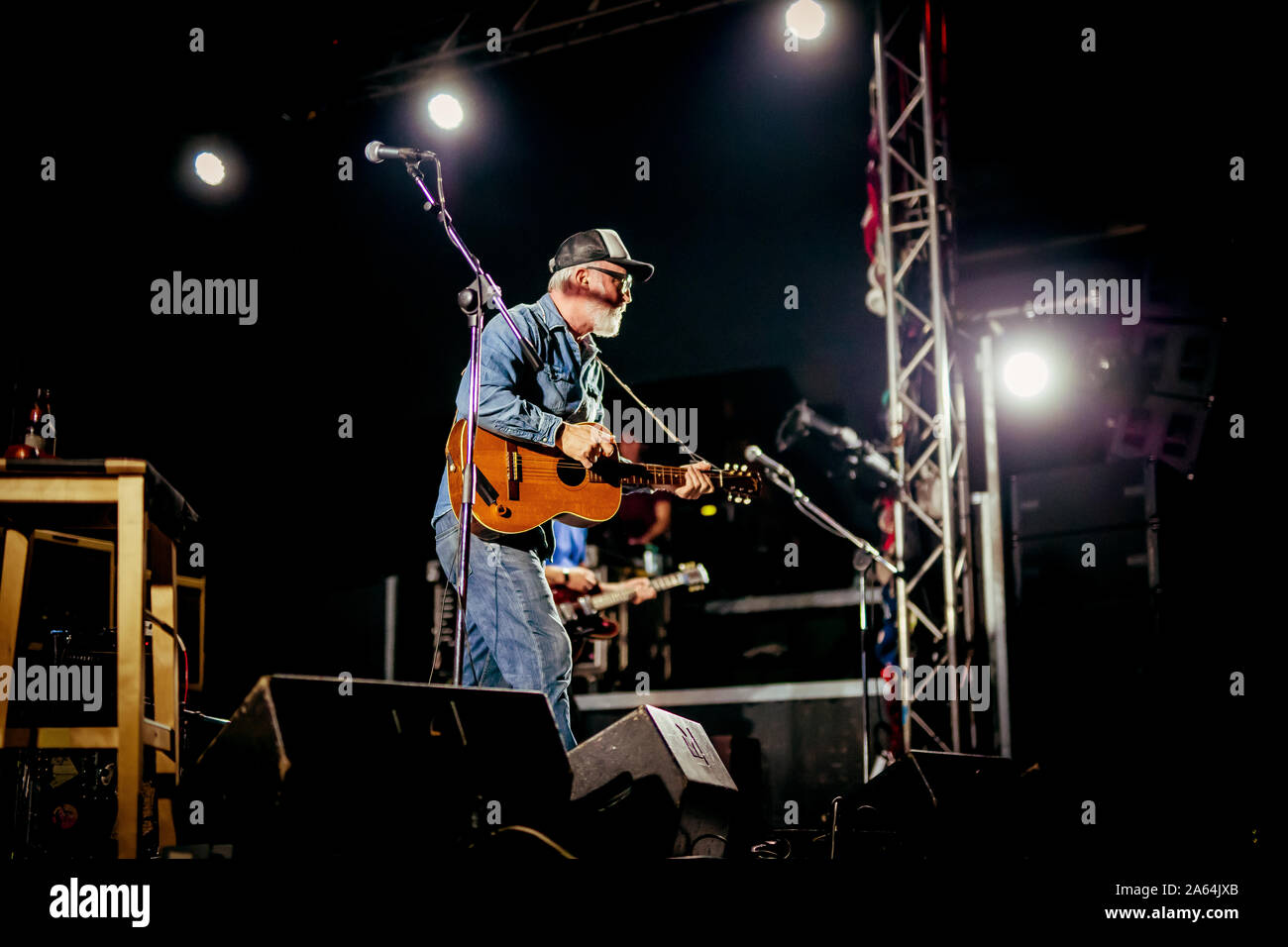 Rock band cake singer john hi-res stock photography and images - Alamy