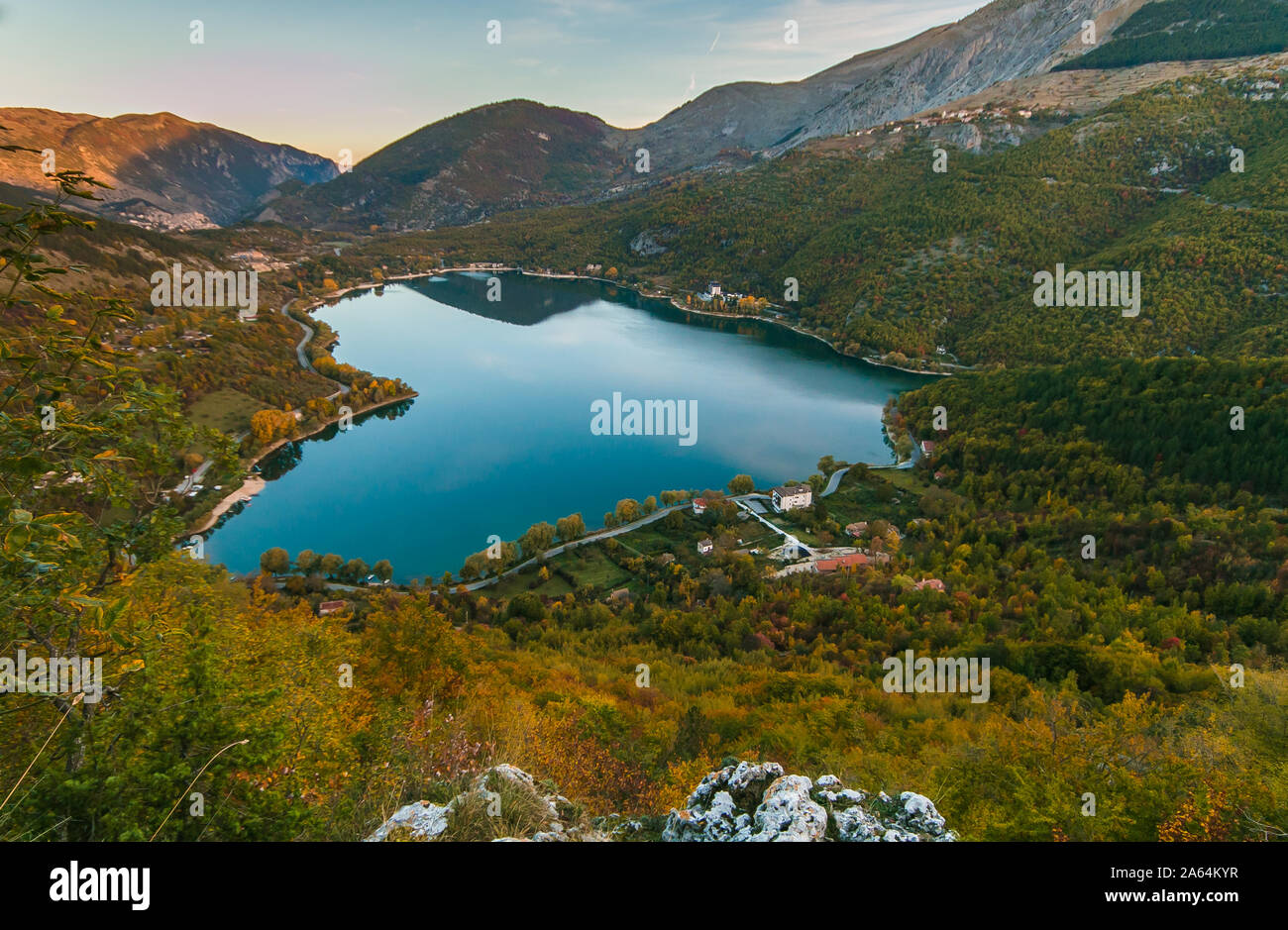 Lago di scanno hi-res stock photography and images - Alamy