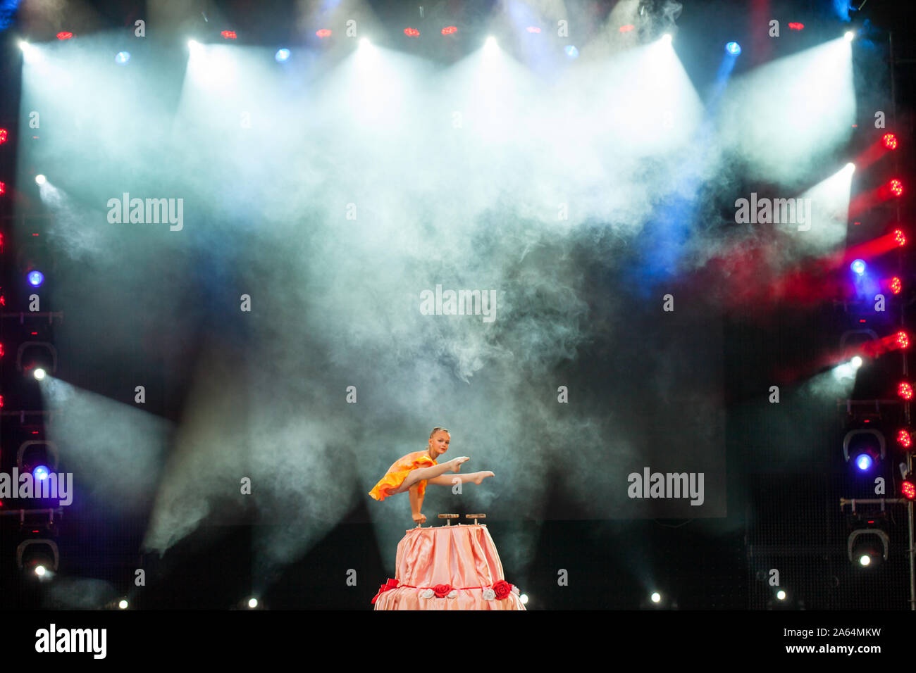 performances beautiful girls gymnasts in the circus Stock Photo - Alamy