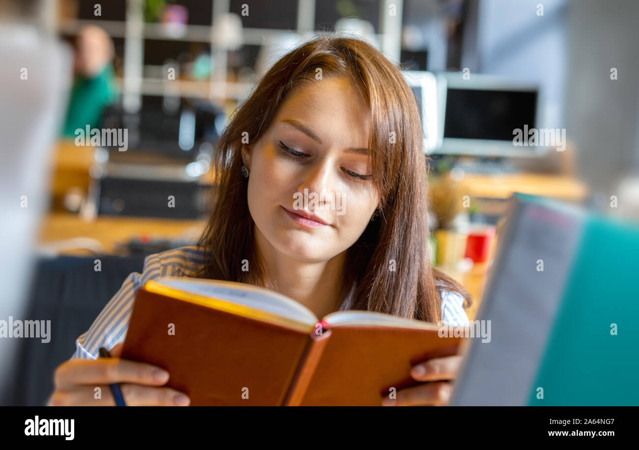 Smart student hi-res stock photography and images - Alamy