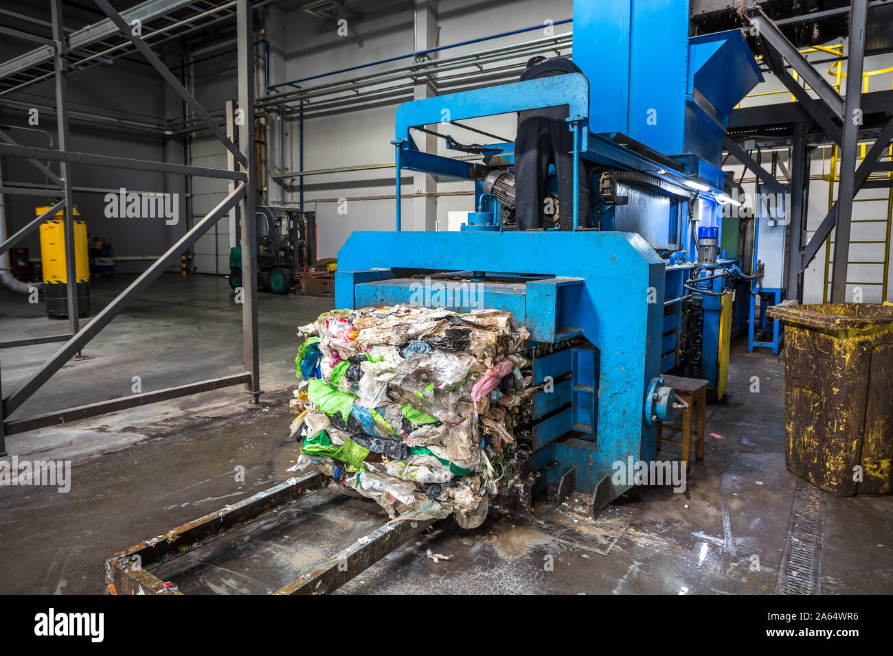 Equipment for pressing debris sorting material to be processed in ...