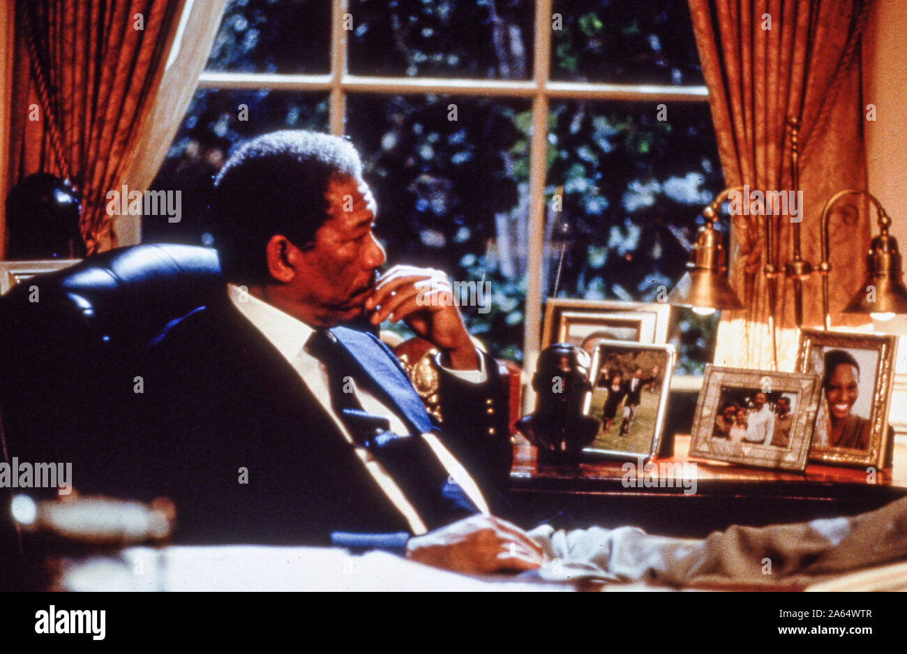 morgan freeman, deep impact, 1998 Stock Photo - Alamy