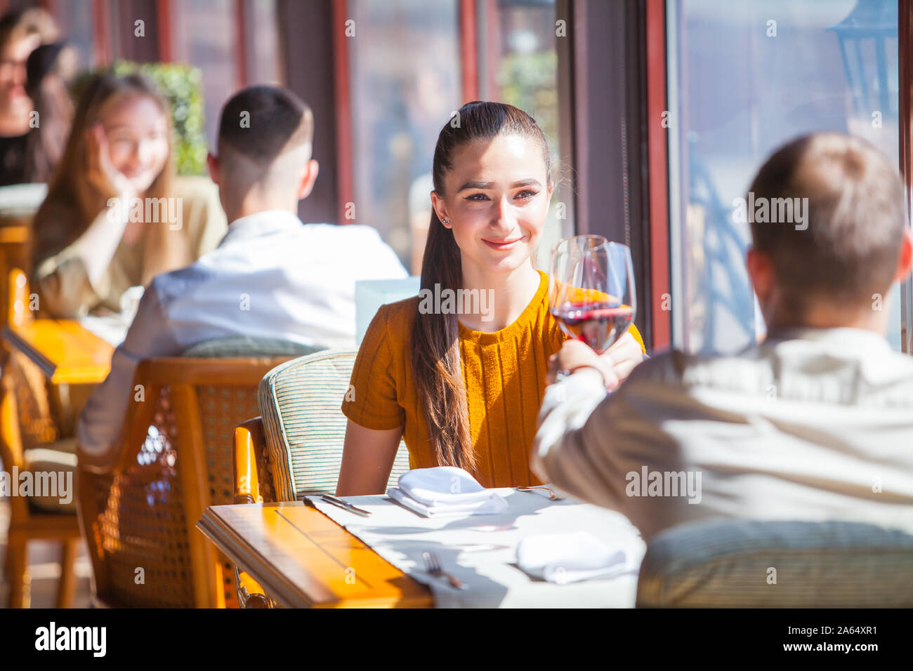 Group eating in a asian restaurant hi-res stock photography and images ...