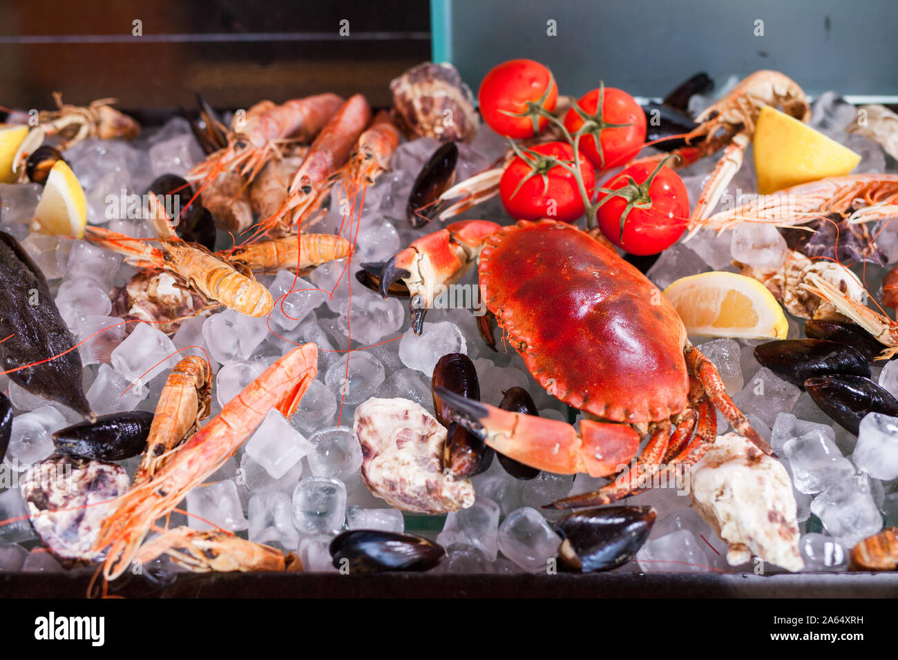 cooking seafood in a restaurant Stock Photo - Alamy