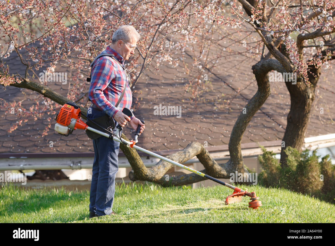 Mower mows green grass manual hi-res stock photography and images - Alamy