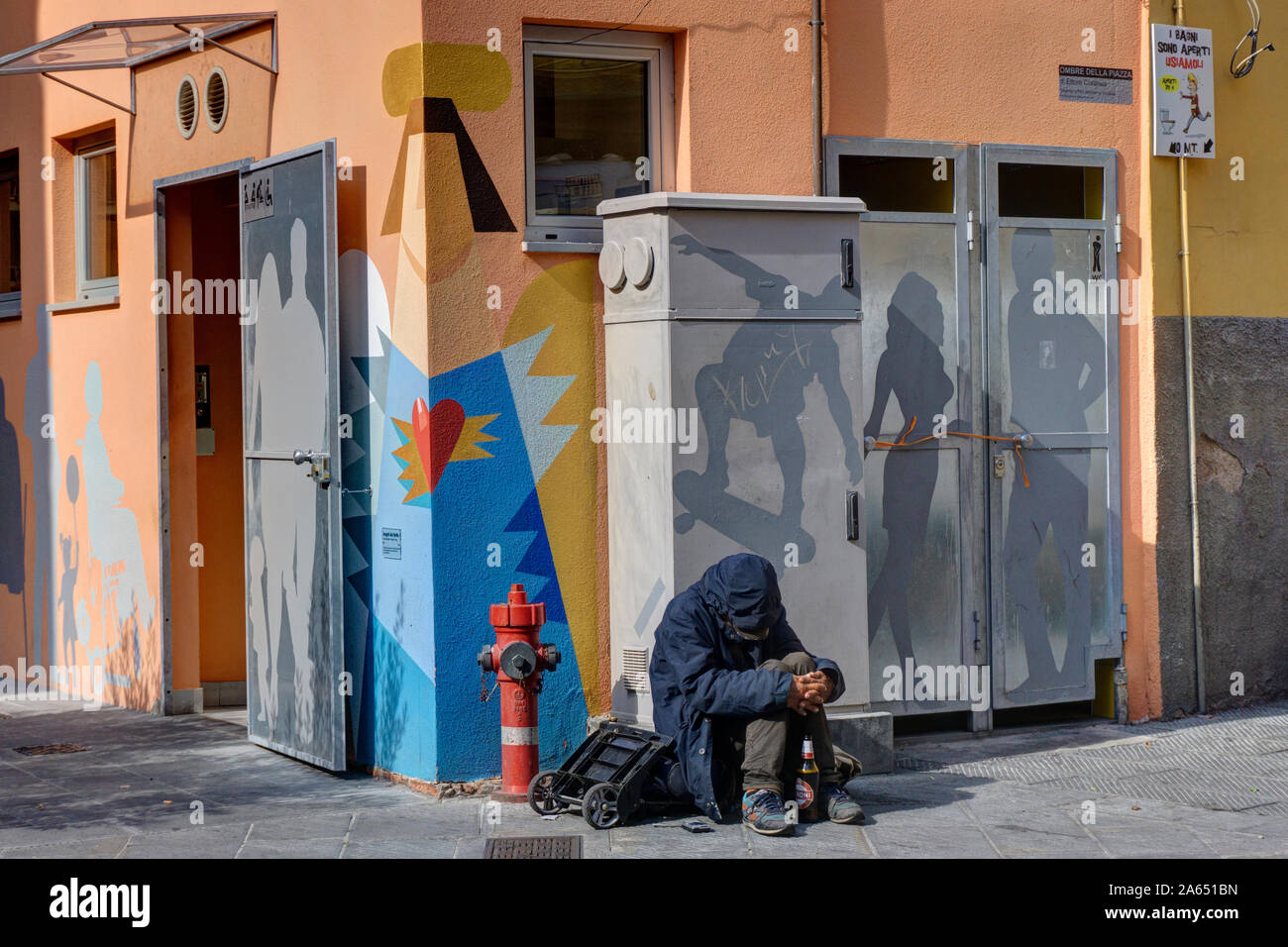 public-toilet-block-hi-res-stock-photography-and-images-alamy