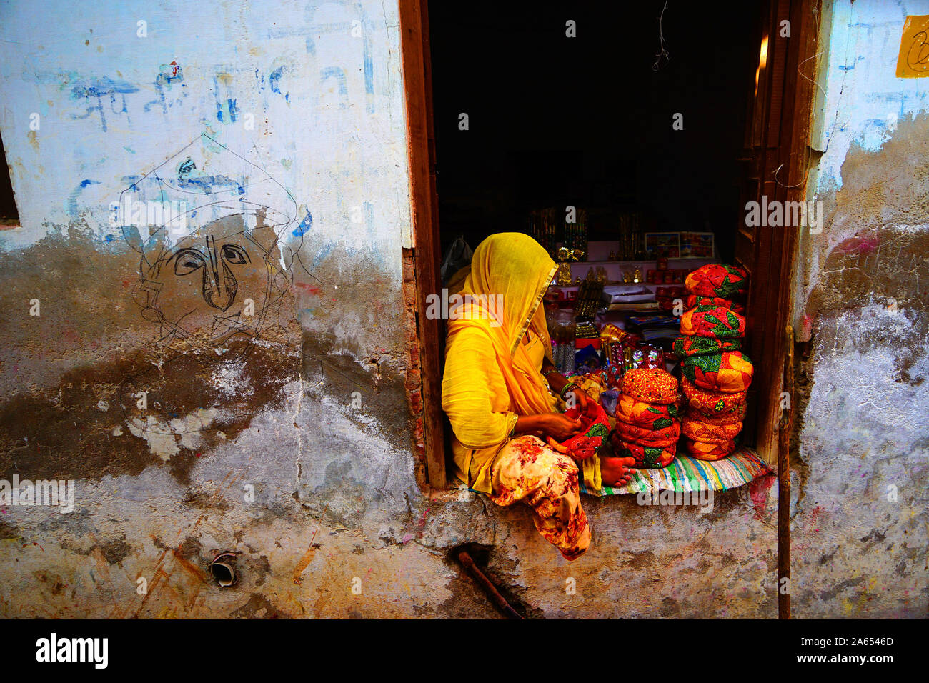 Selling drawing hi-res stock photography and images - Alamy