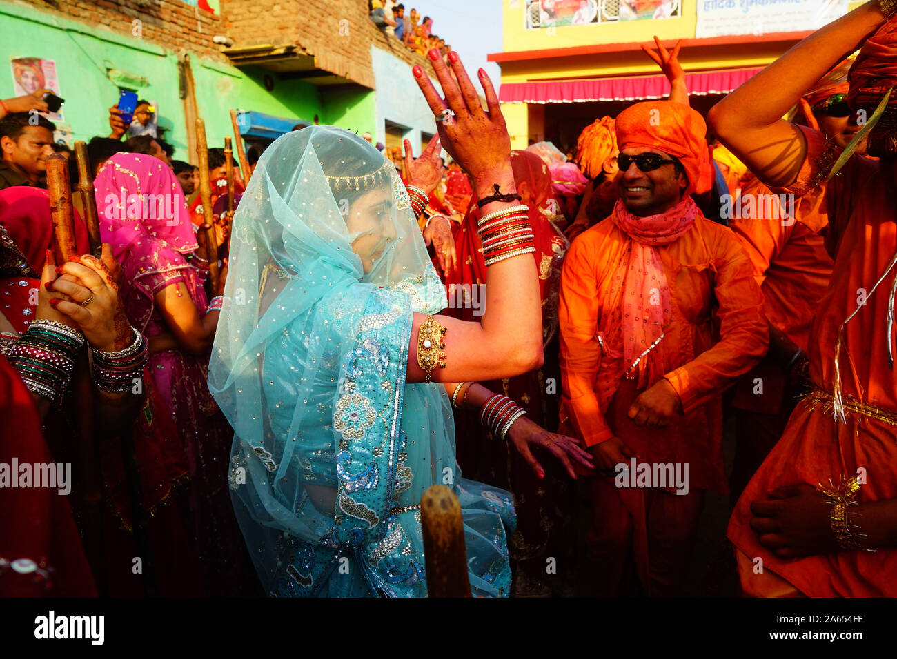 Dancing females hi-res stock photography and images - Alamy