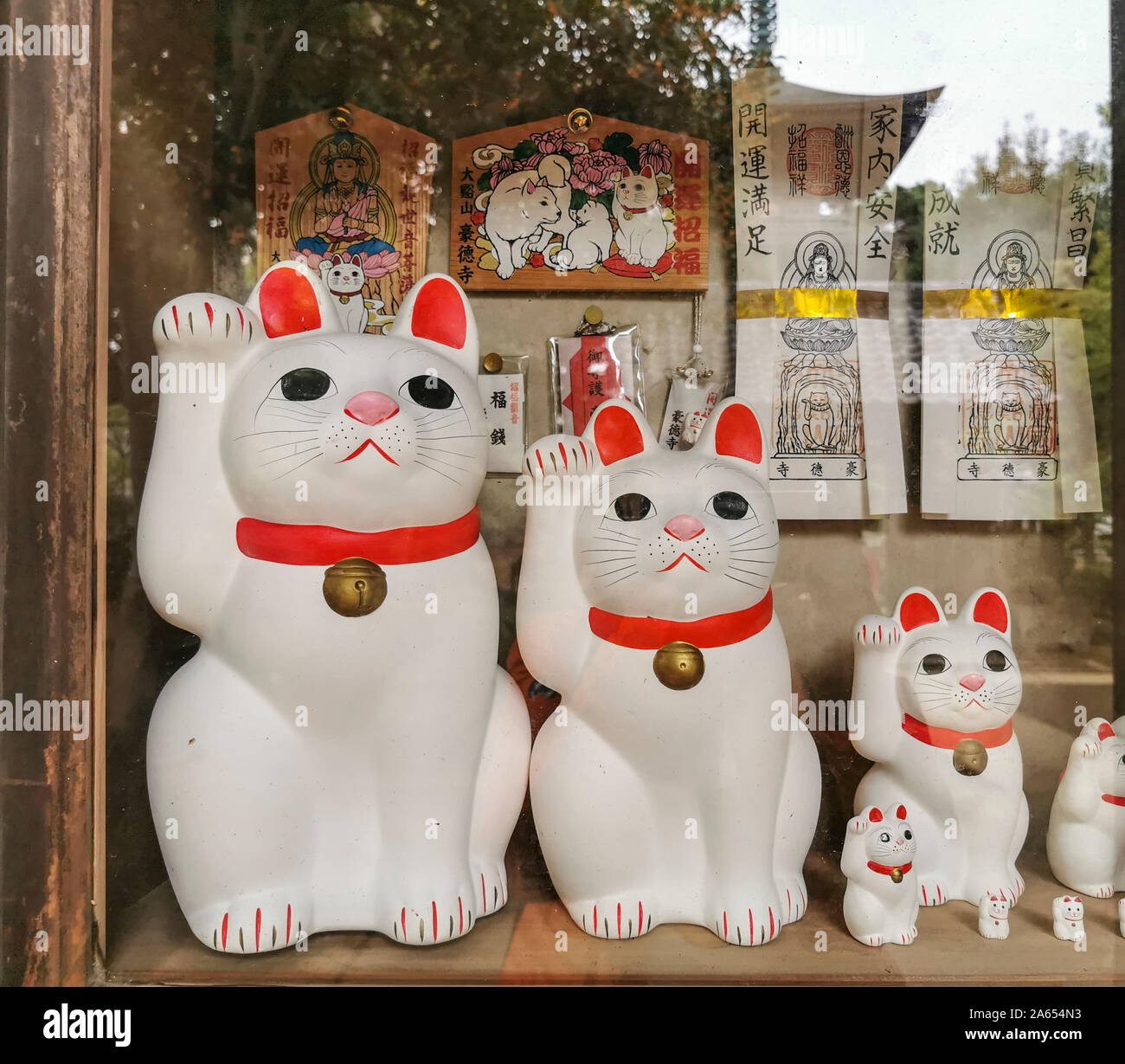 GOTOKU-JI TEMPLE: TOKYO' S "LUCKY CAT" TEMPLE Stock Photo - Alamy