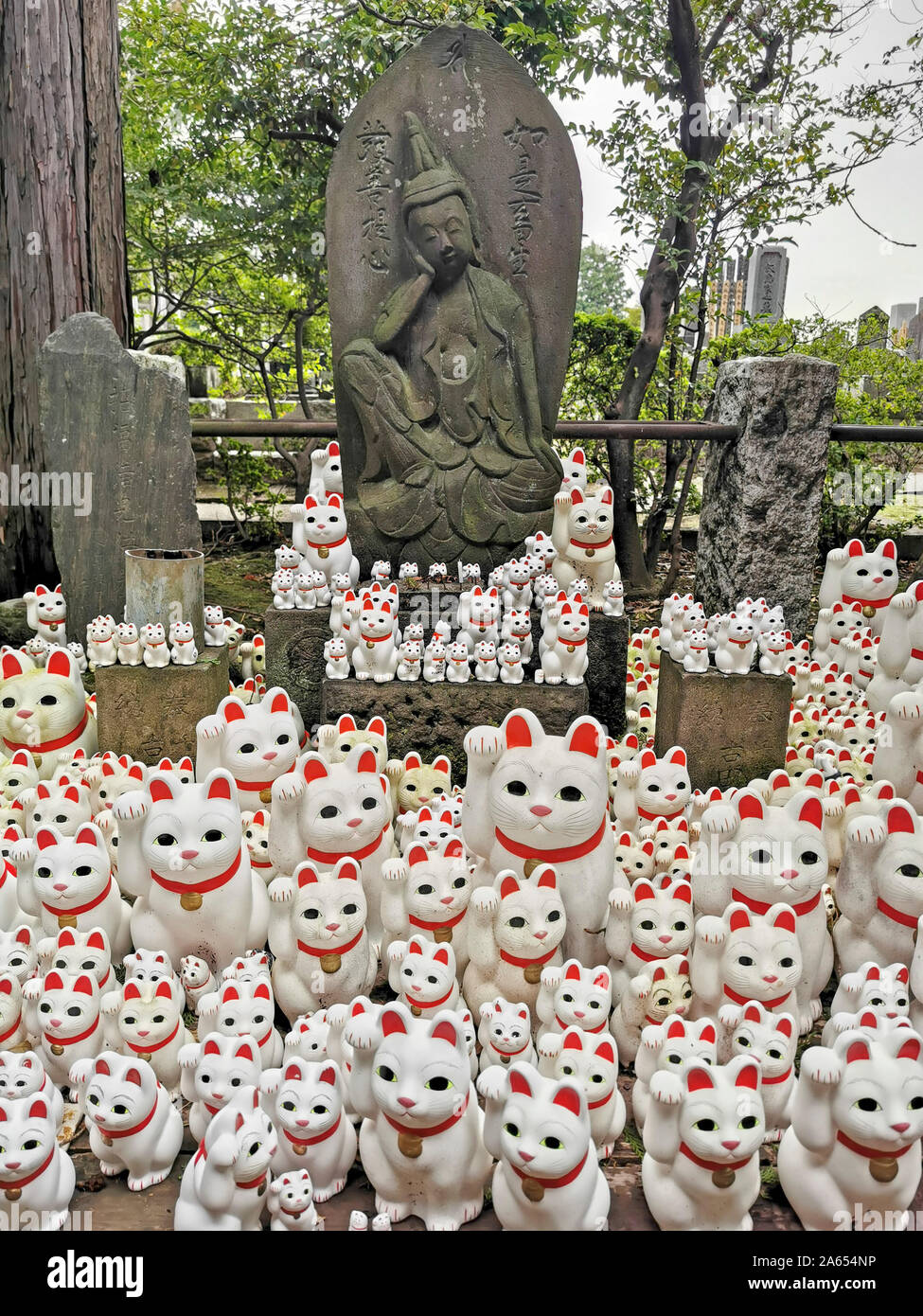 GOTOKU-JI TEMPLE: TOKYO' S "LUCKY CAT" TEMPLE Stock Photo - Alamy