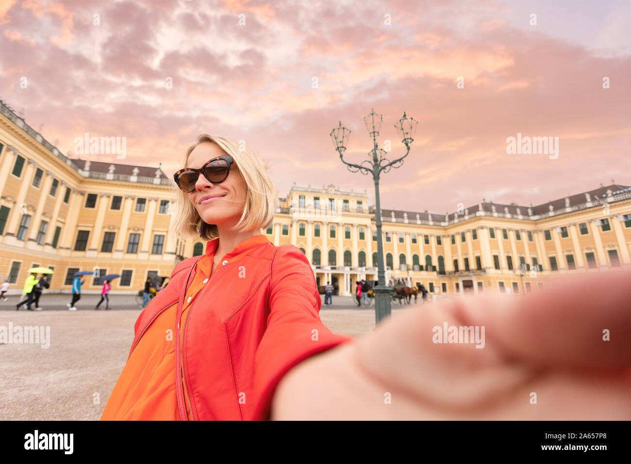 Vienna palace woman hi-res stock photography and images - Alamy