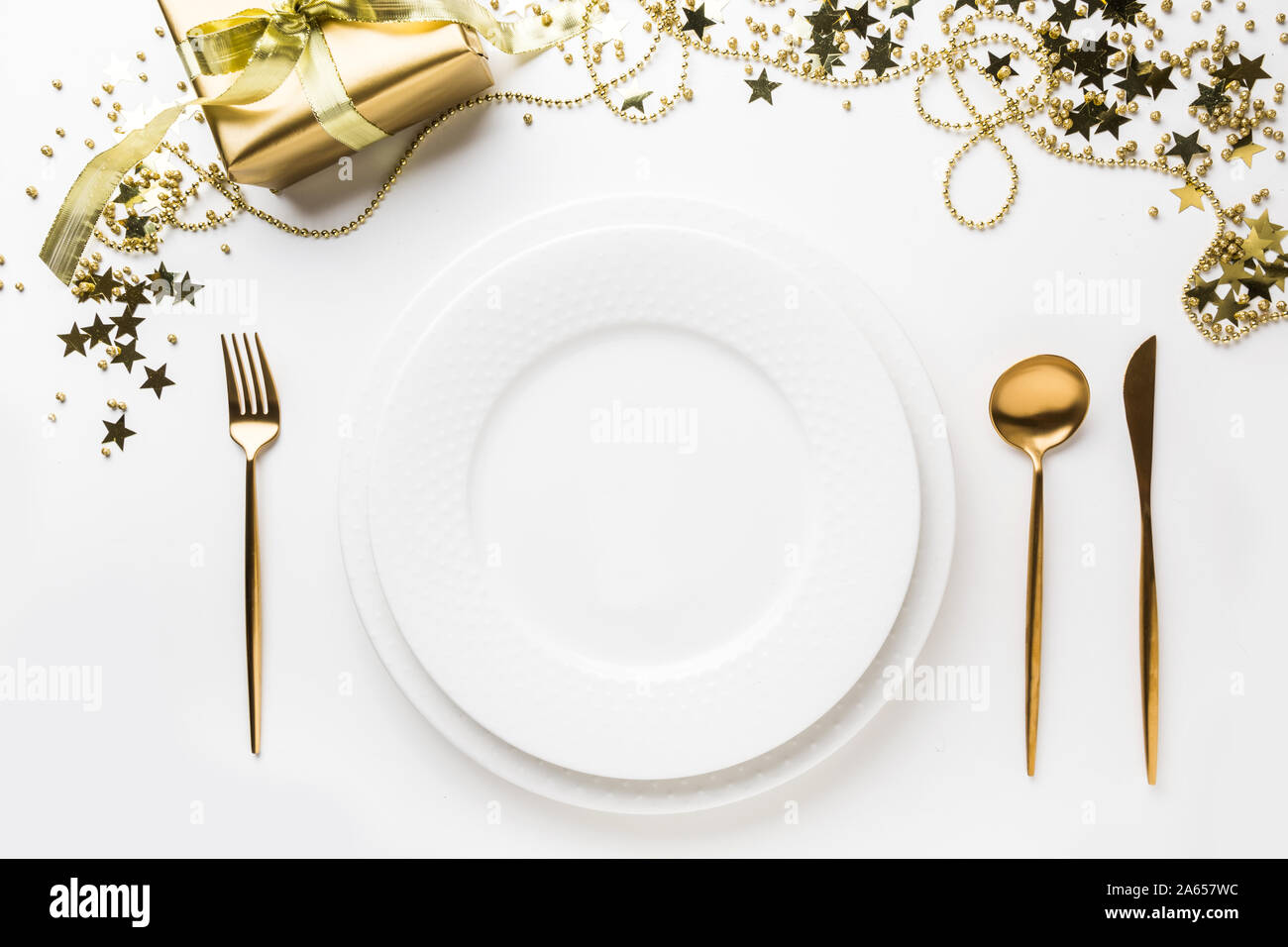 Gold dinnerware set hi-res stock photography and images - Alamy