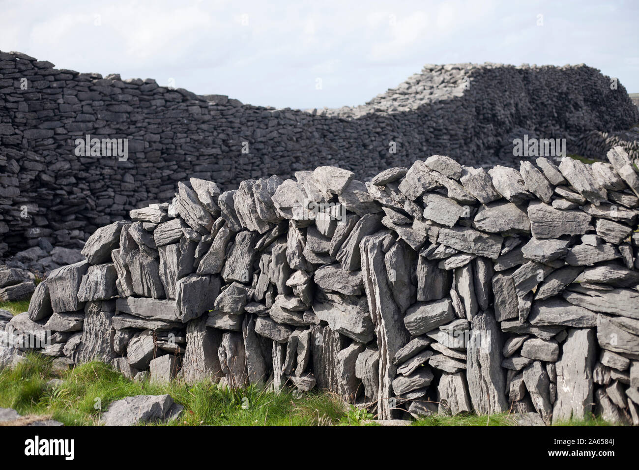 Stone walls construction hi-res stock photography and images - Alamy