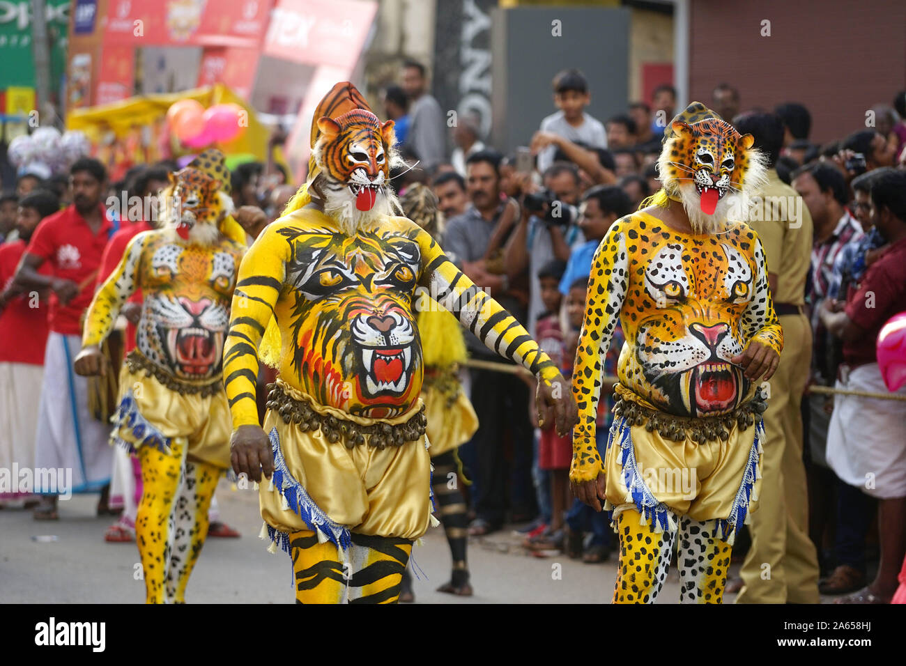 Man body painted tiger dance hi-res stock photography and images - Alamy