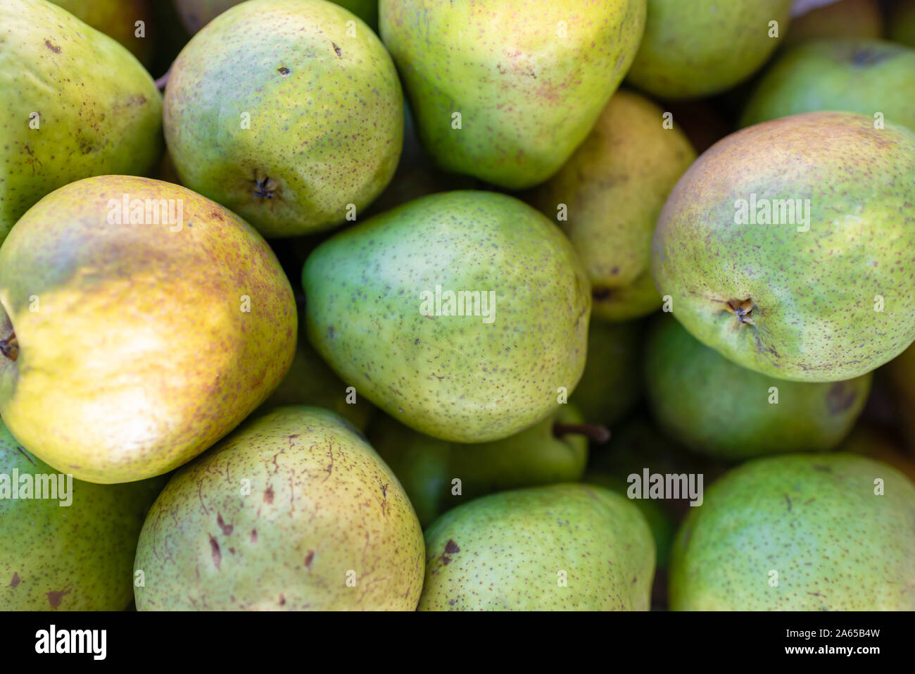 Green pear juicy fresh fruit natural background.Close up Stock Photo ...