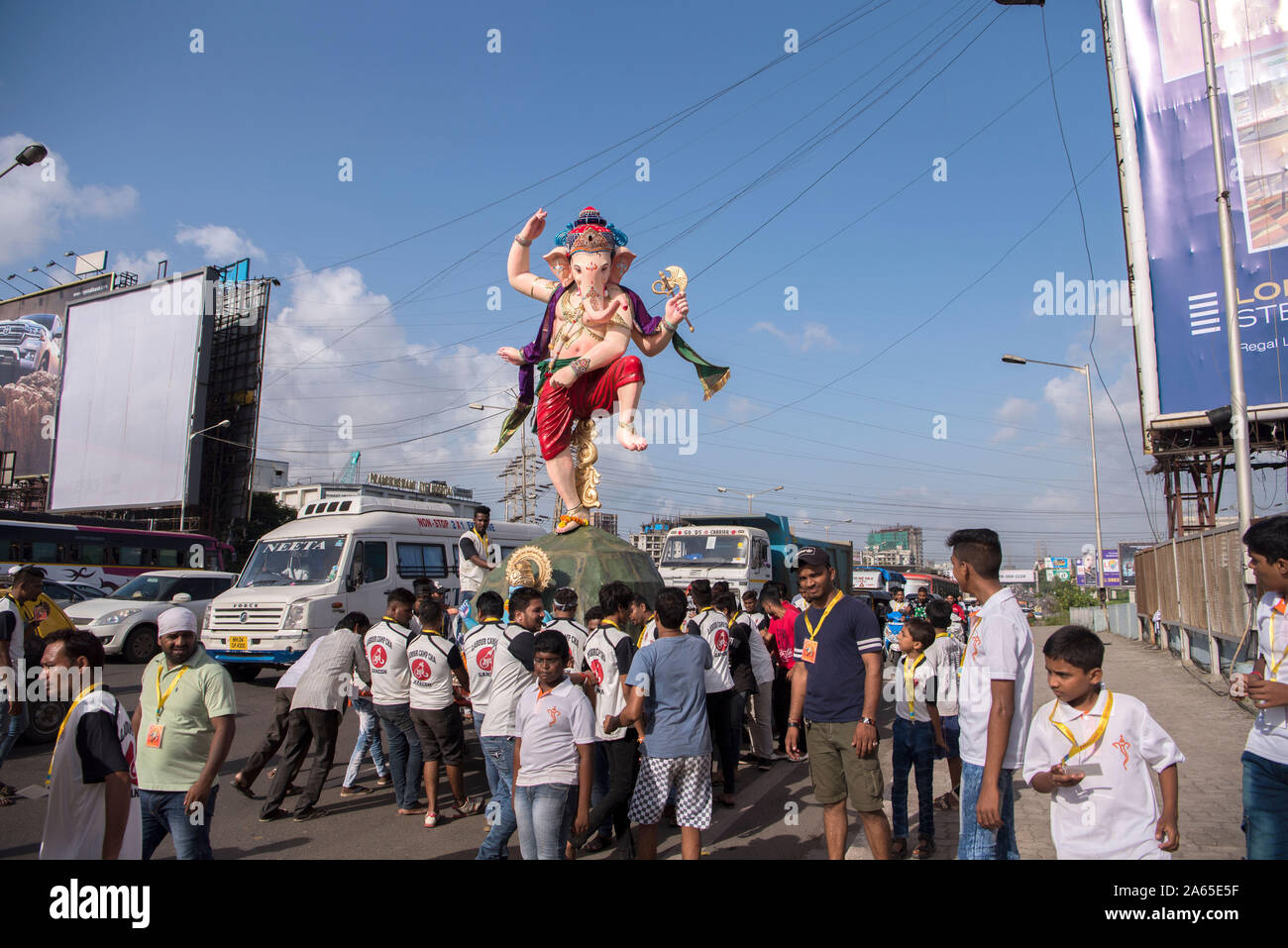 Dancing Lord Ganpati idol procession, Ganesha festival, Mumbai ...