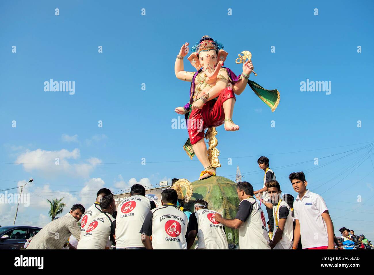 Dancing Lord Ganpati idol procession, Ganesha festival, Mumbai ...