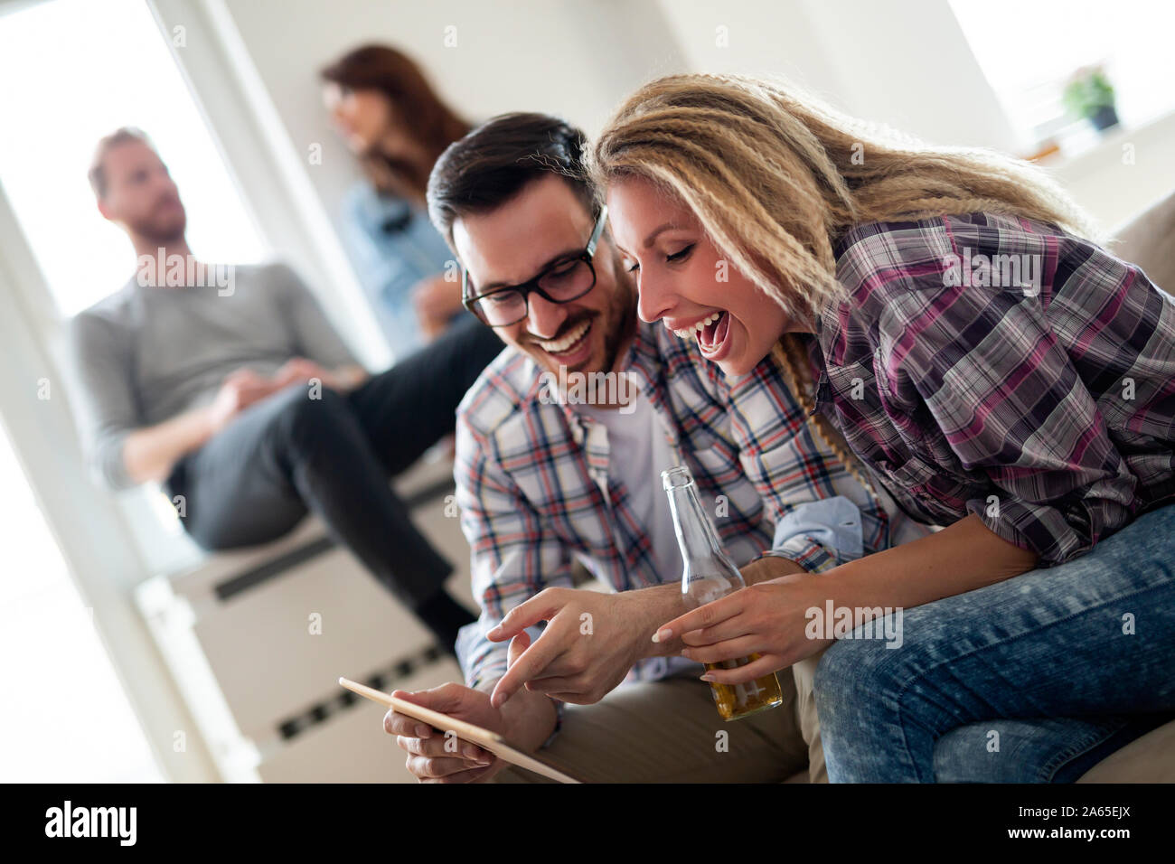 Group happy friends tablet hi-res stock photography and images - Alamy
