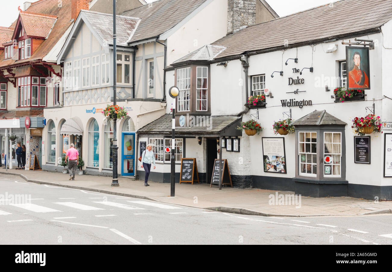Cowbridge high street hi-res stock photography and images - Alamy