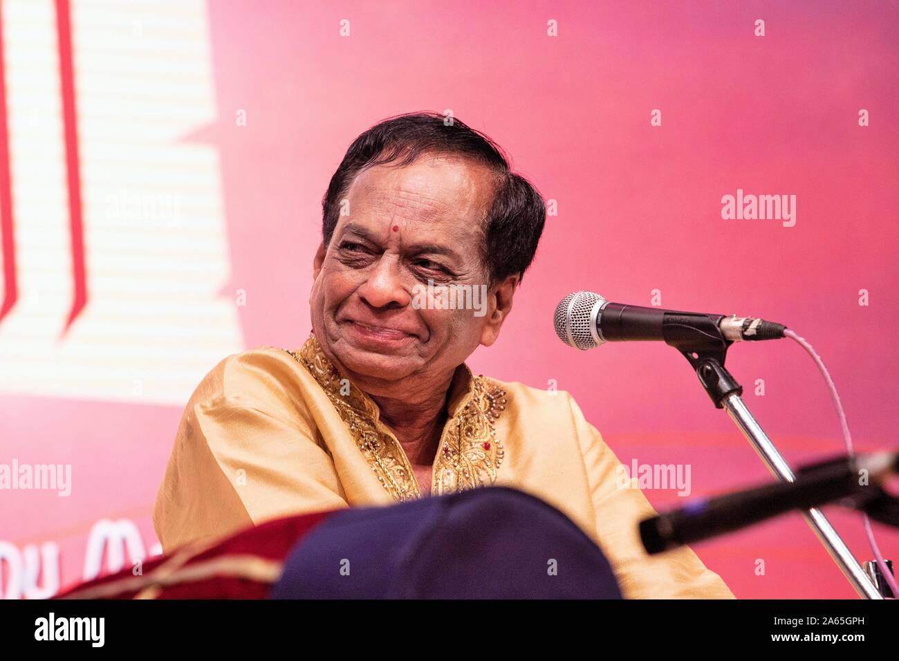 Mangalampalli Balamuralikrishna Indian Carnatic vocalist singing Mumbai ...
