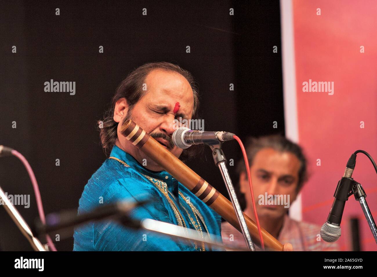 Ronu Majumdar Indian flautist Bansuri player hindustani classical music ...