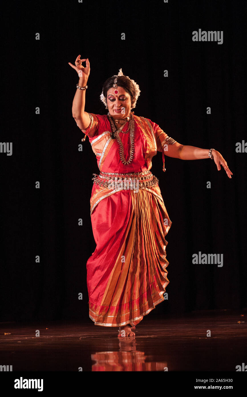 Indian classical dancer, Sonal Mansingh, Bharatanatyam and Odissi ...