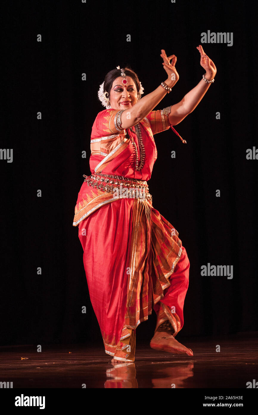 Full Length Bharatanatyam Classical Dancer High Resolution Stock ...