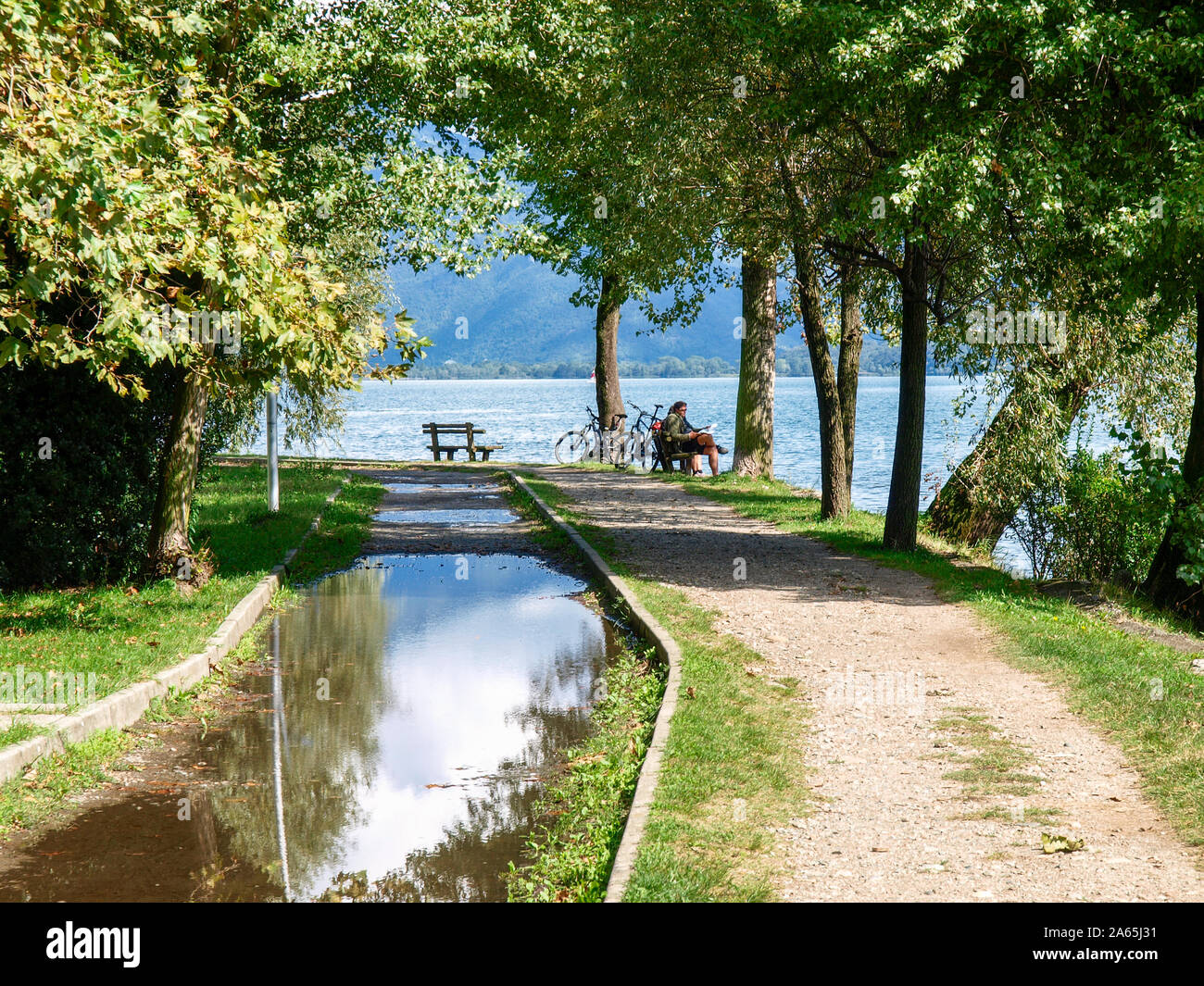 Dongo, Italy: lakeside walk with wooden benches Stock Photo - Alamy