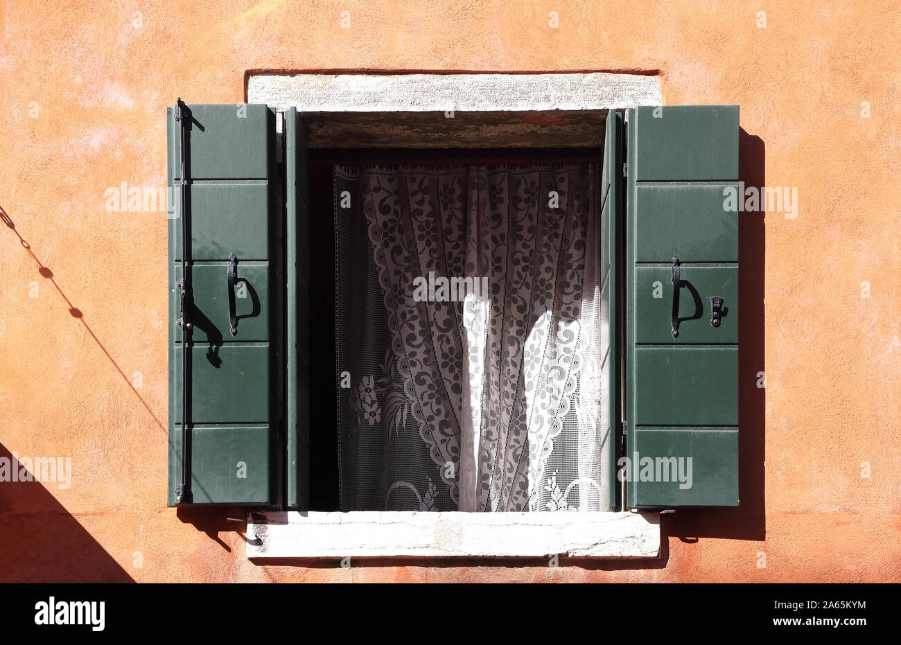 Venetian Windows with green shutters - Venice, Italy Stock Photo - Alamy