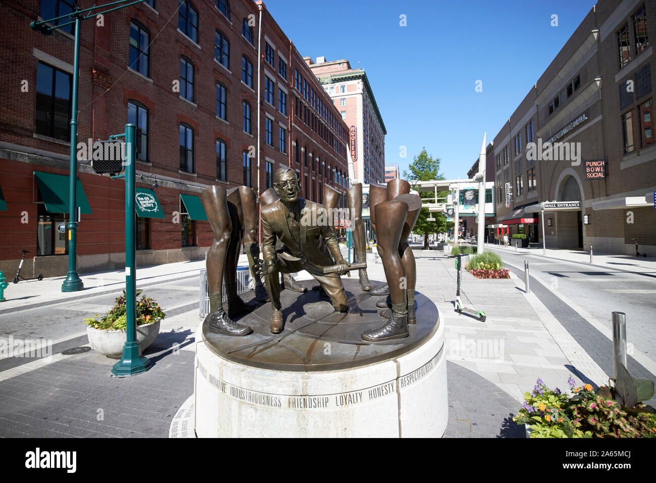 John wooden coach hi-res stock photography and images - Alamy