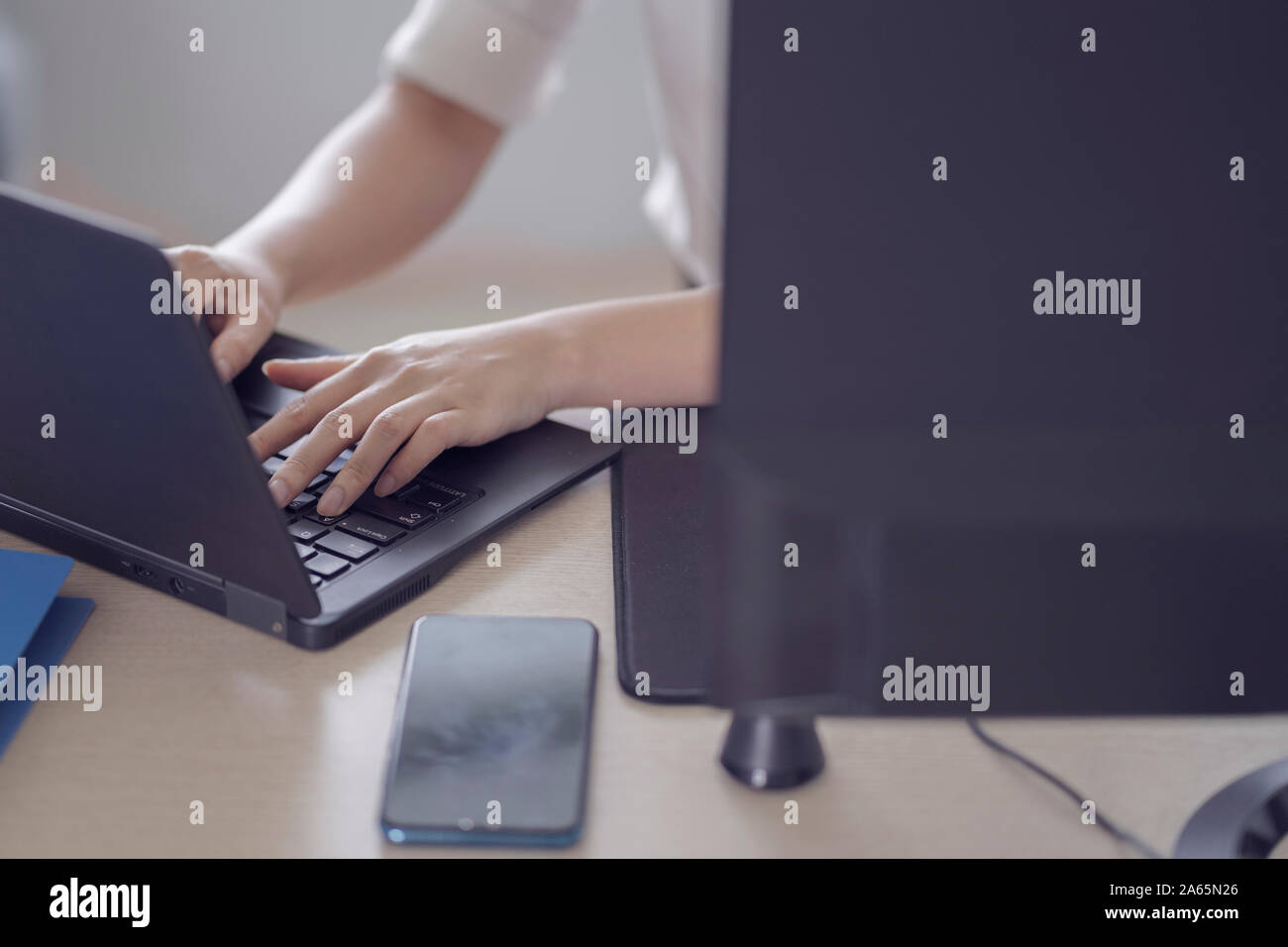 typing on the keyboard Stock Photo - Alamy