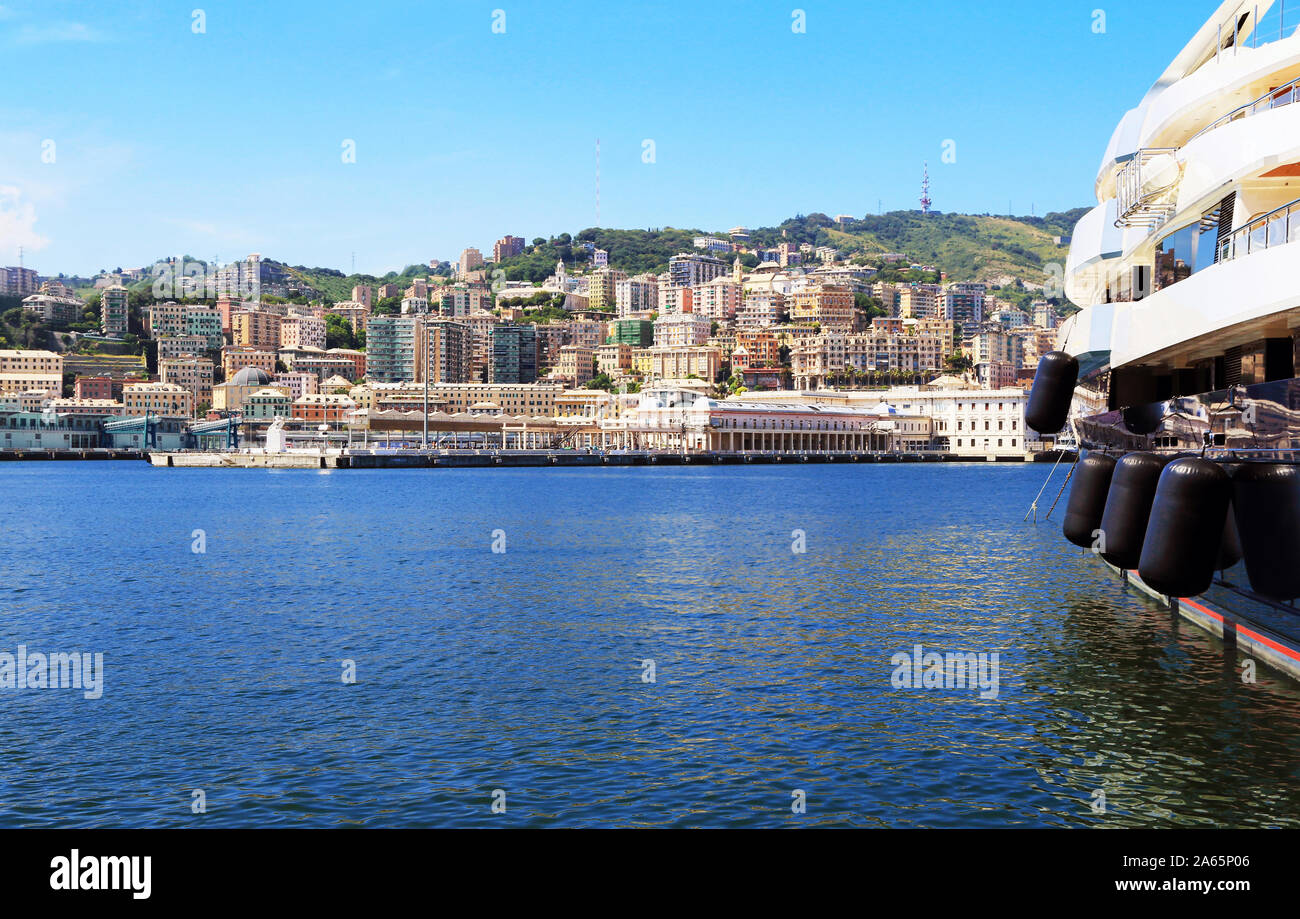 Facing docks hi-res stock photography and images - Alamy