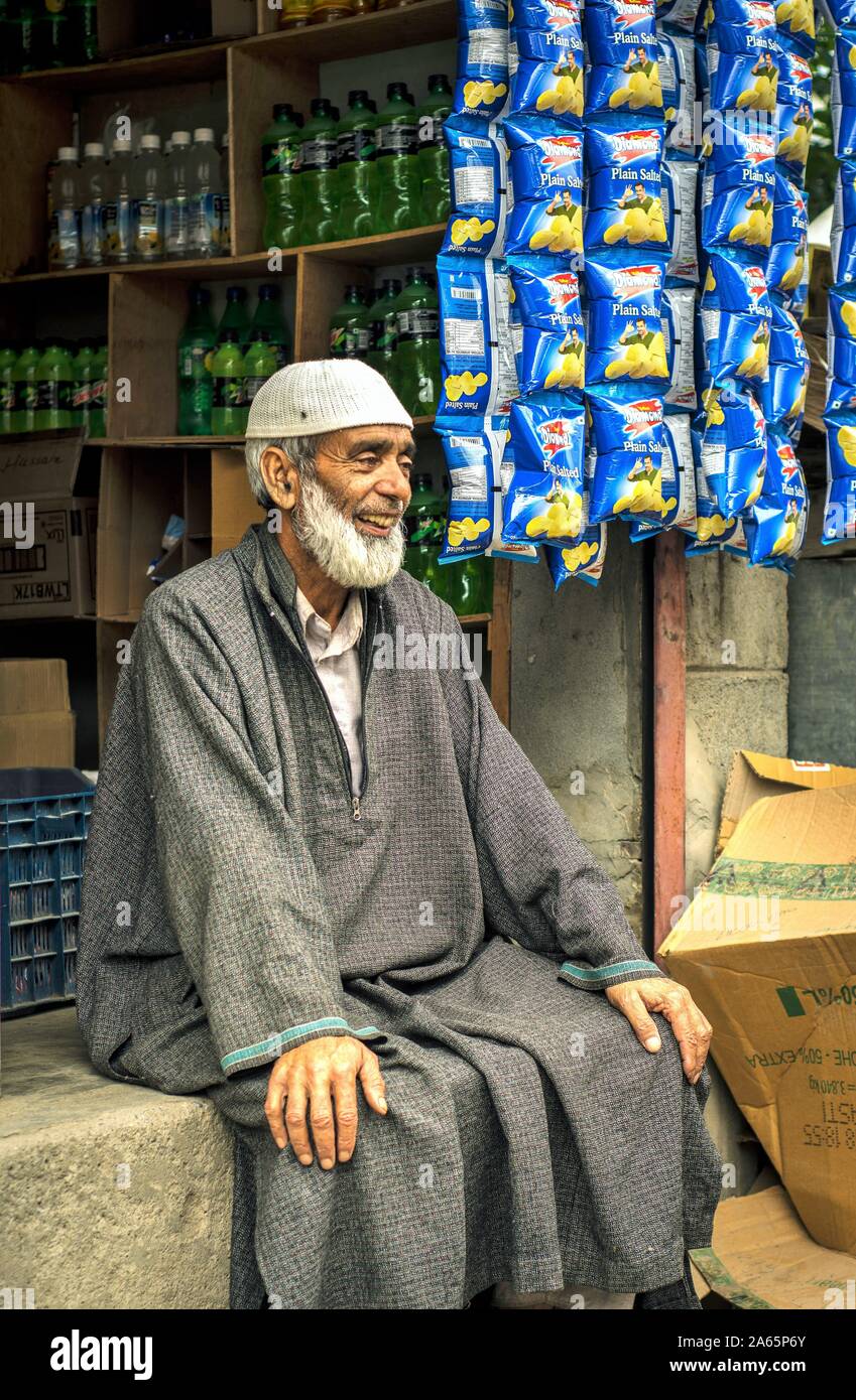 Kashmir kashmiri man hi-res stock photography and images - Alamy