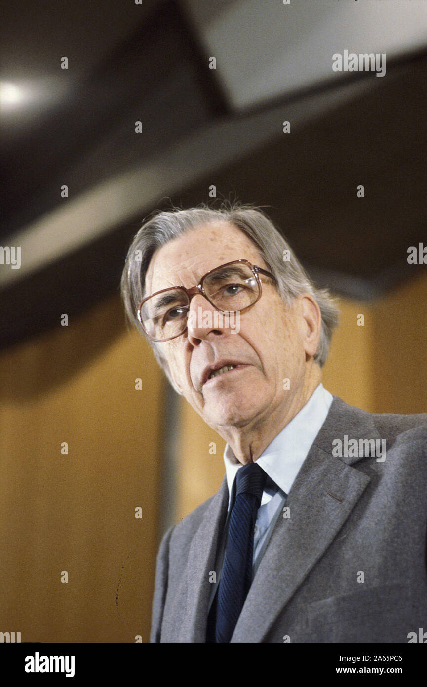 the economist John Kenneth Galbraith (USA, Canada), here in Torino ...