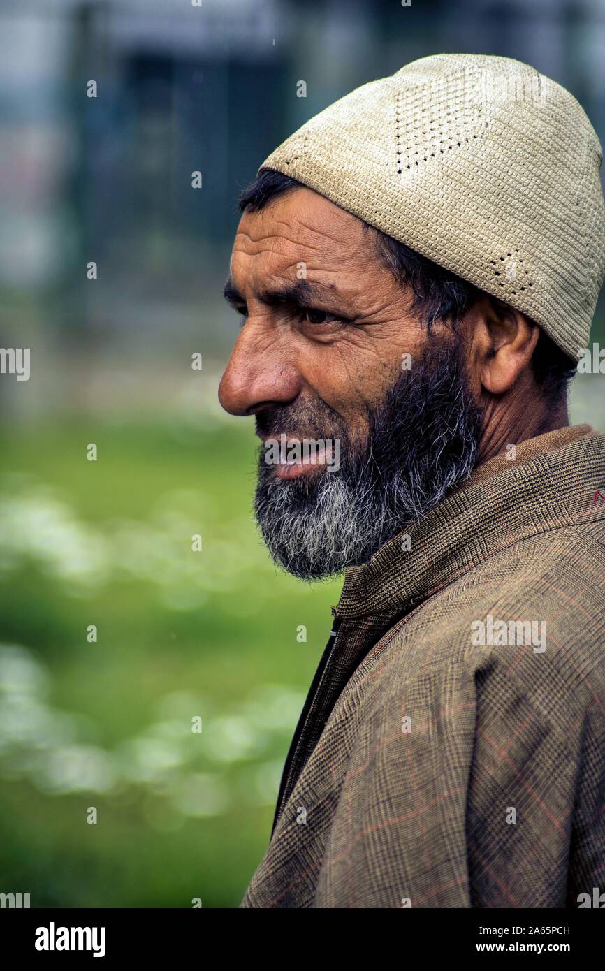 India man profile hi-res stock photography and images - Alamy