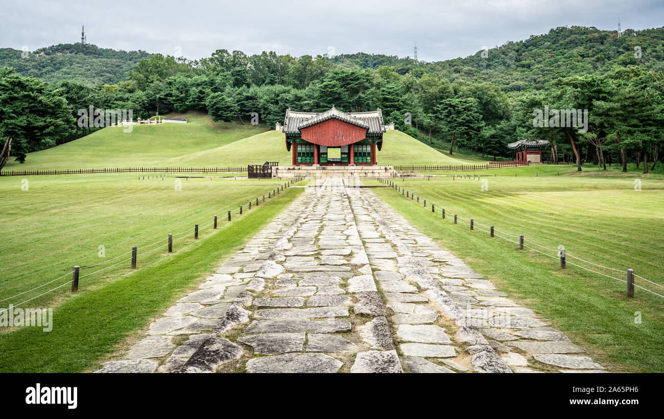Queen inwon hi-res stock photography and images - Alamy