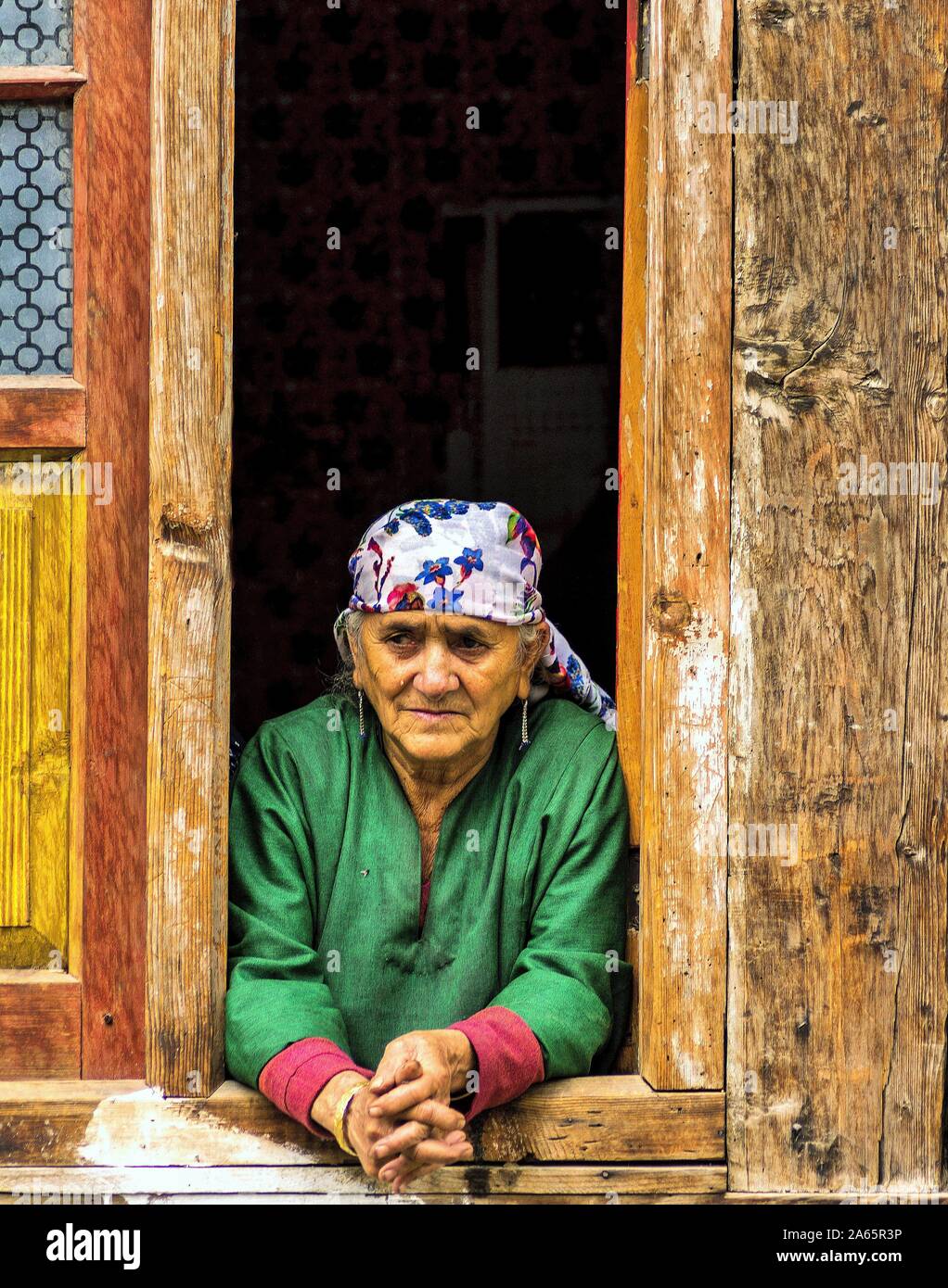 India village old woman hi-res stock photography and images - Alamy