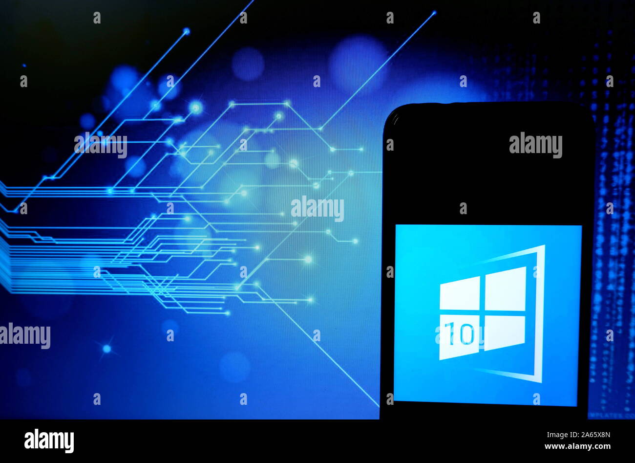 Windows 10 operating system logo hi-res stock photography and images ...